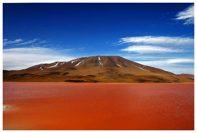 2012 CUENTA REGRESIVA: EL MISTERIO DE LA LAGUNA ROJA EN EL NORTE DE CHILE.