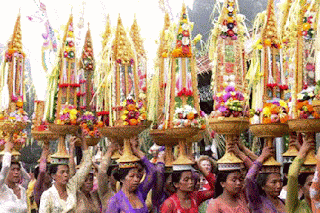Bali Indonesia Holiday Travels: Gebogan, Balinese Offering Culture to ...