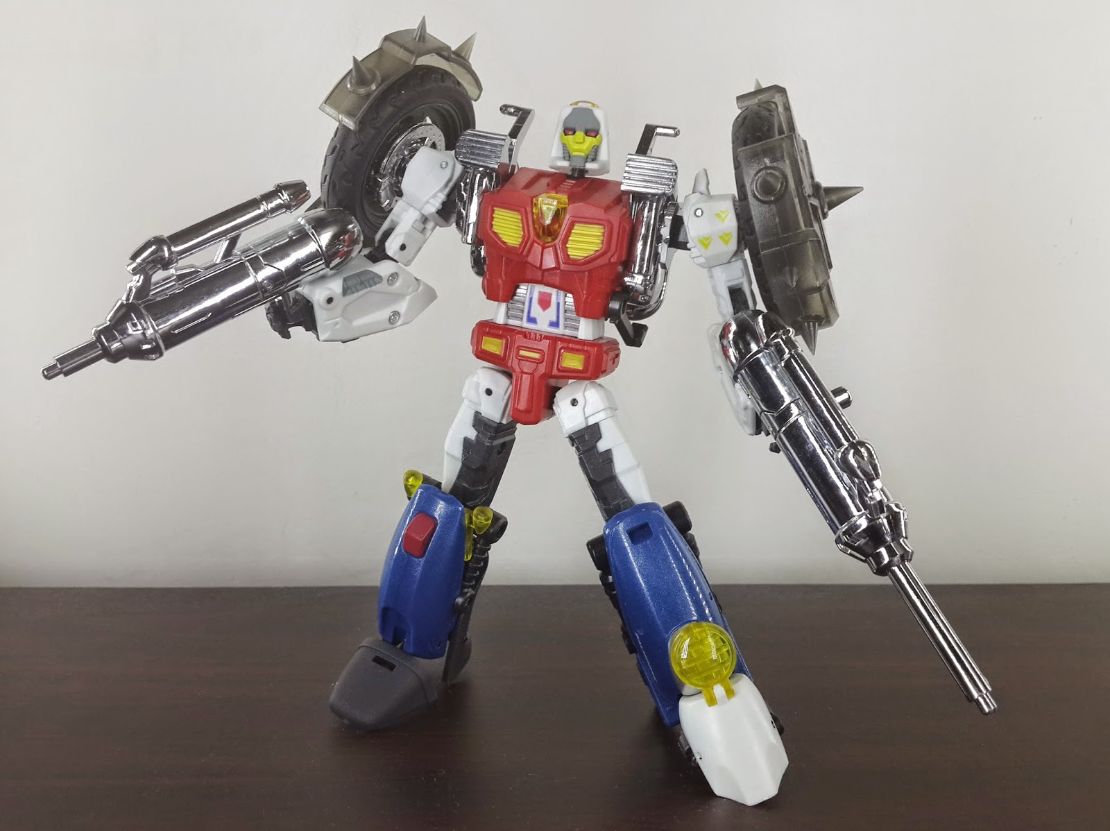 Blog Transformers.com: 1120: DX9 UT-01D Salmoore (AKA Gobots Cy-Kill)