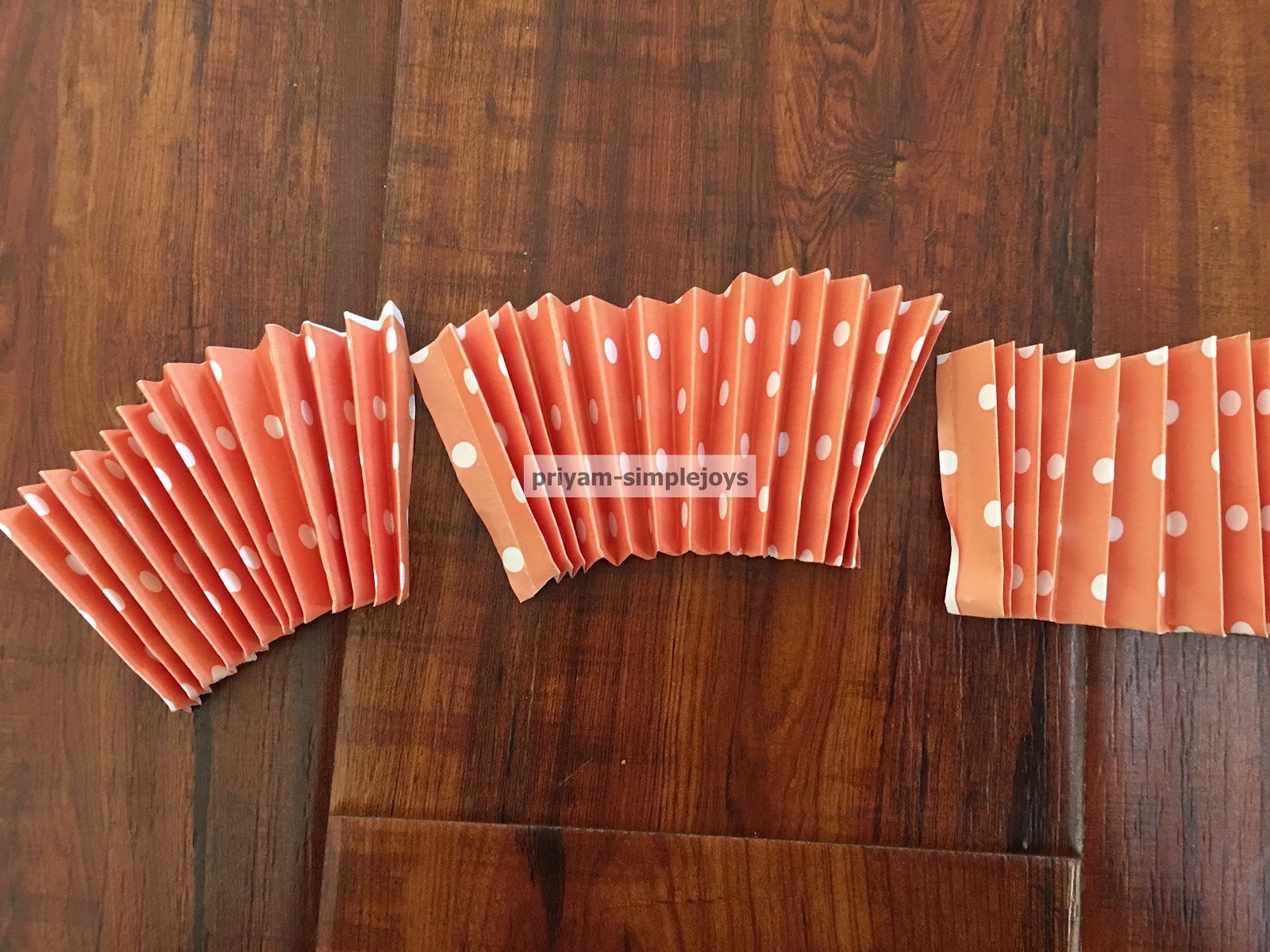 SimpleJoys: Accordion Fold Paper Decor