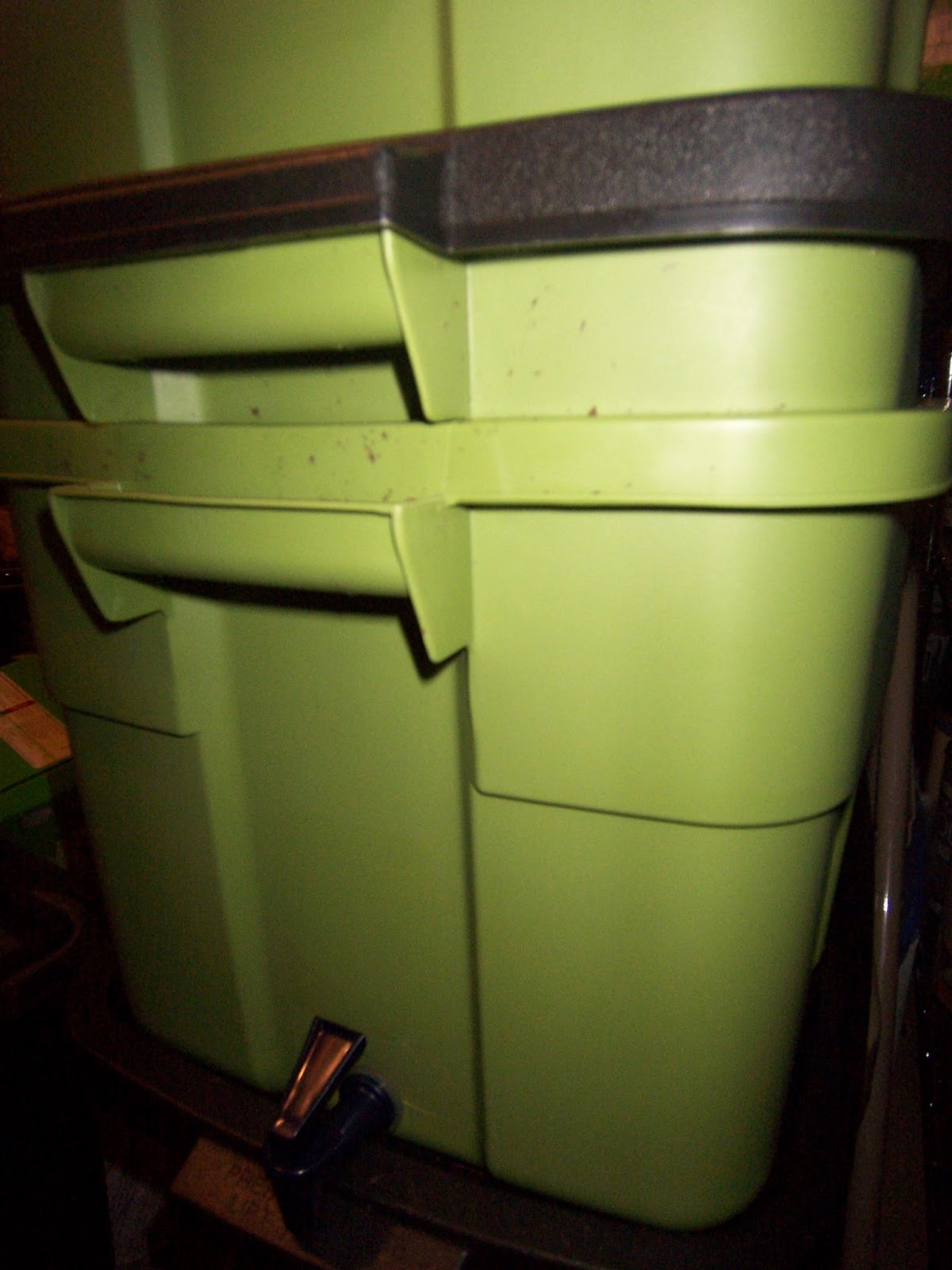 Homestead Central & Back to Basics : Making a Worm Composter that Works ...