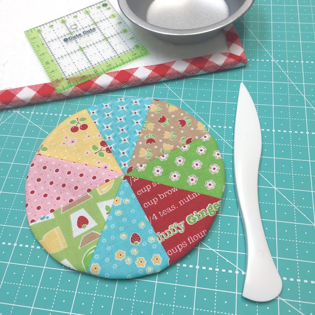 Bee In My Bonnet: Cutie Pie Pincushion Tutorial!!
