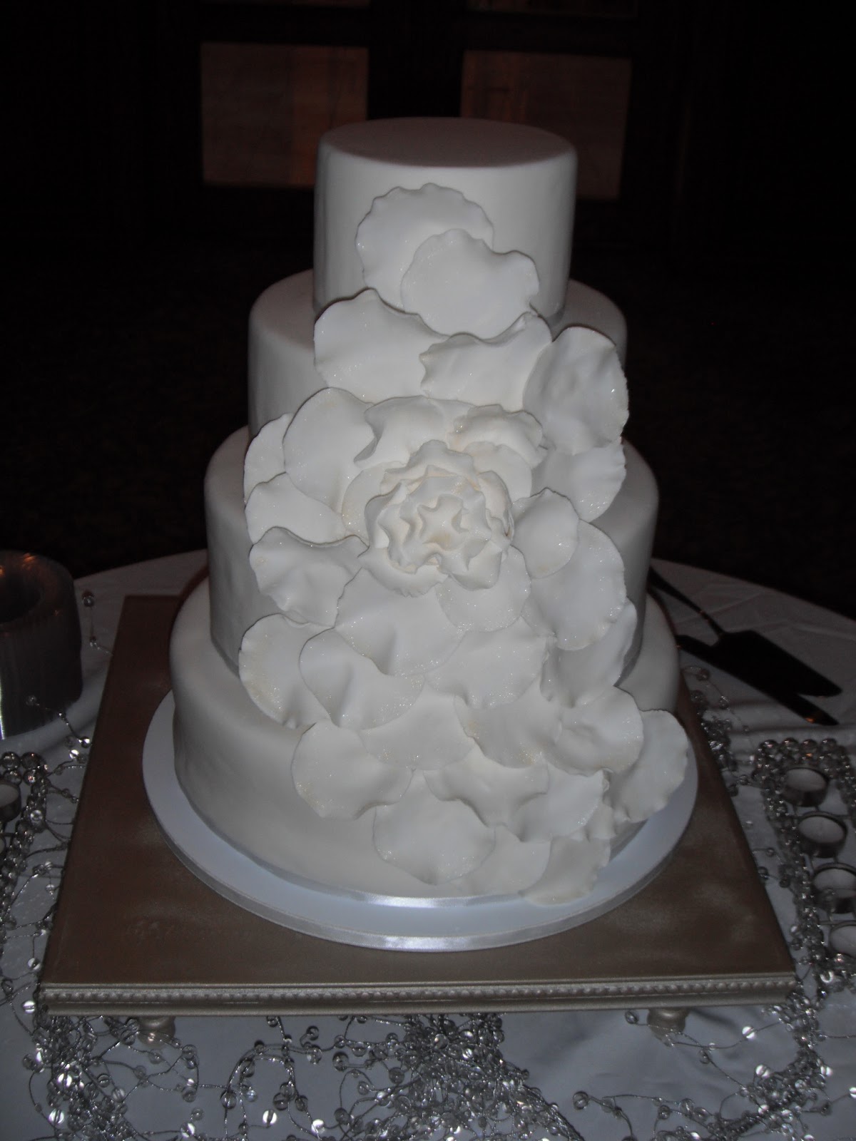 Cassy's Cakes: White wedding cake with petals