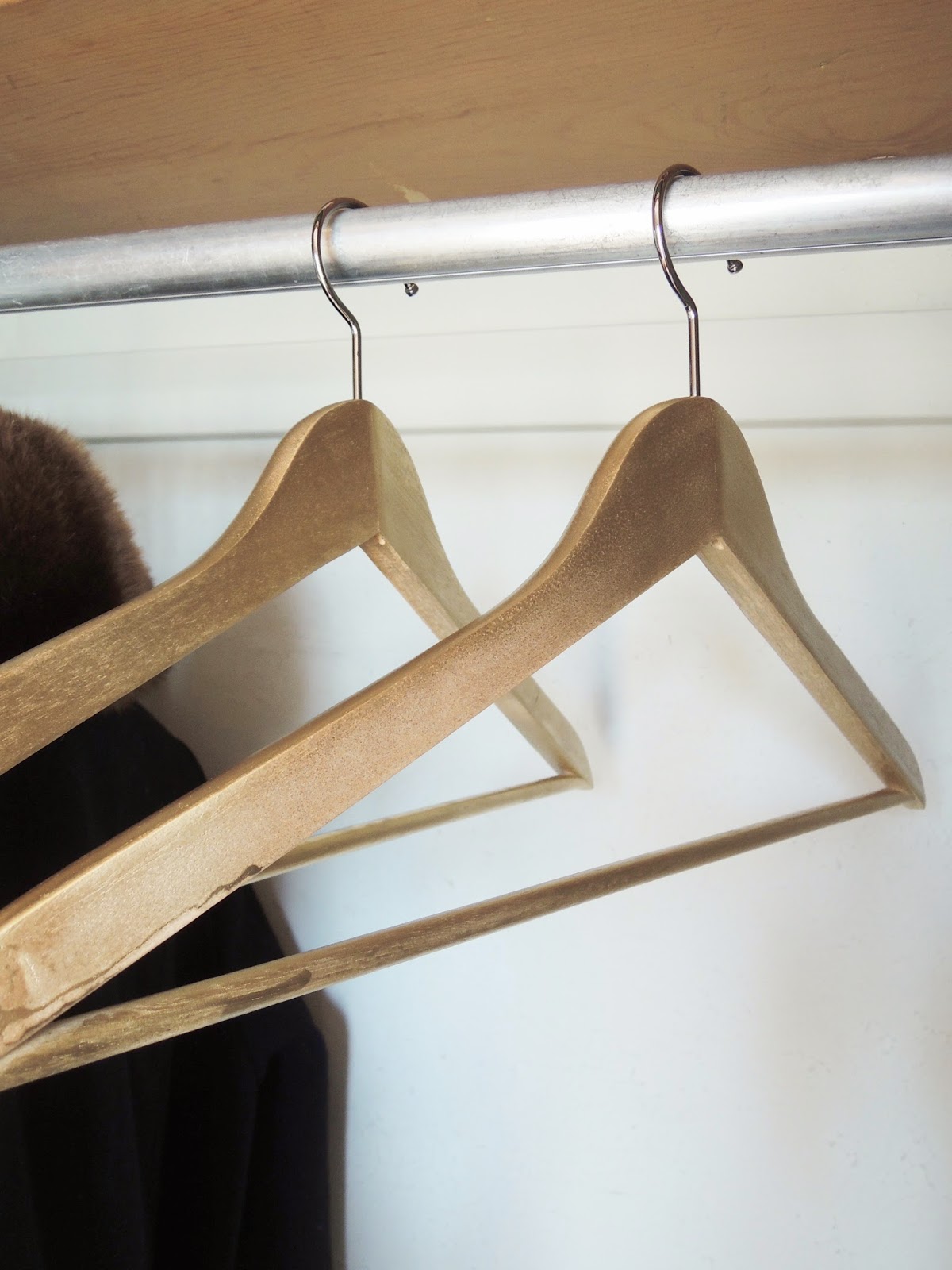 Holly Goes Lightly: DIY Golden Hangers
