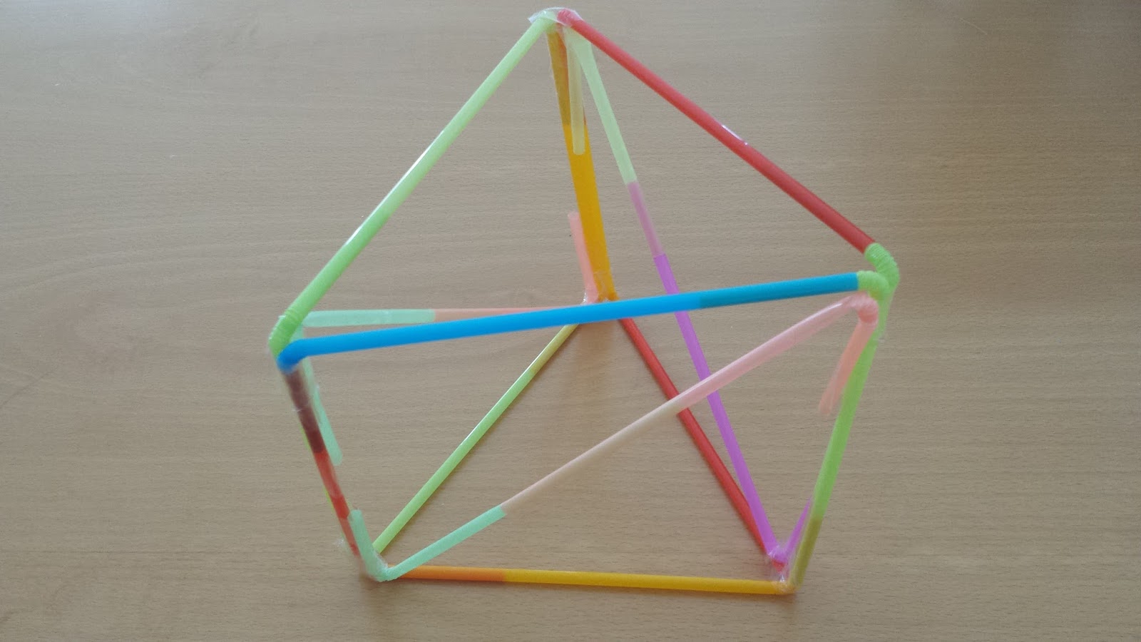 TECNOENSEÑANDO: Build a Resistant Structure Using Drinking Straws