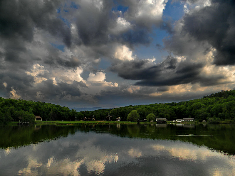 CĂLĂTORII: Norii - bijuteriile cerului