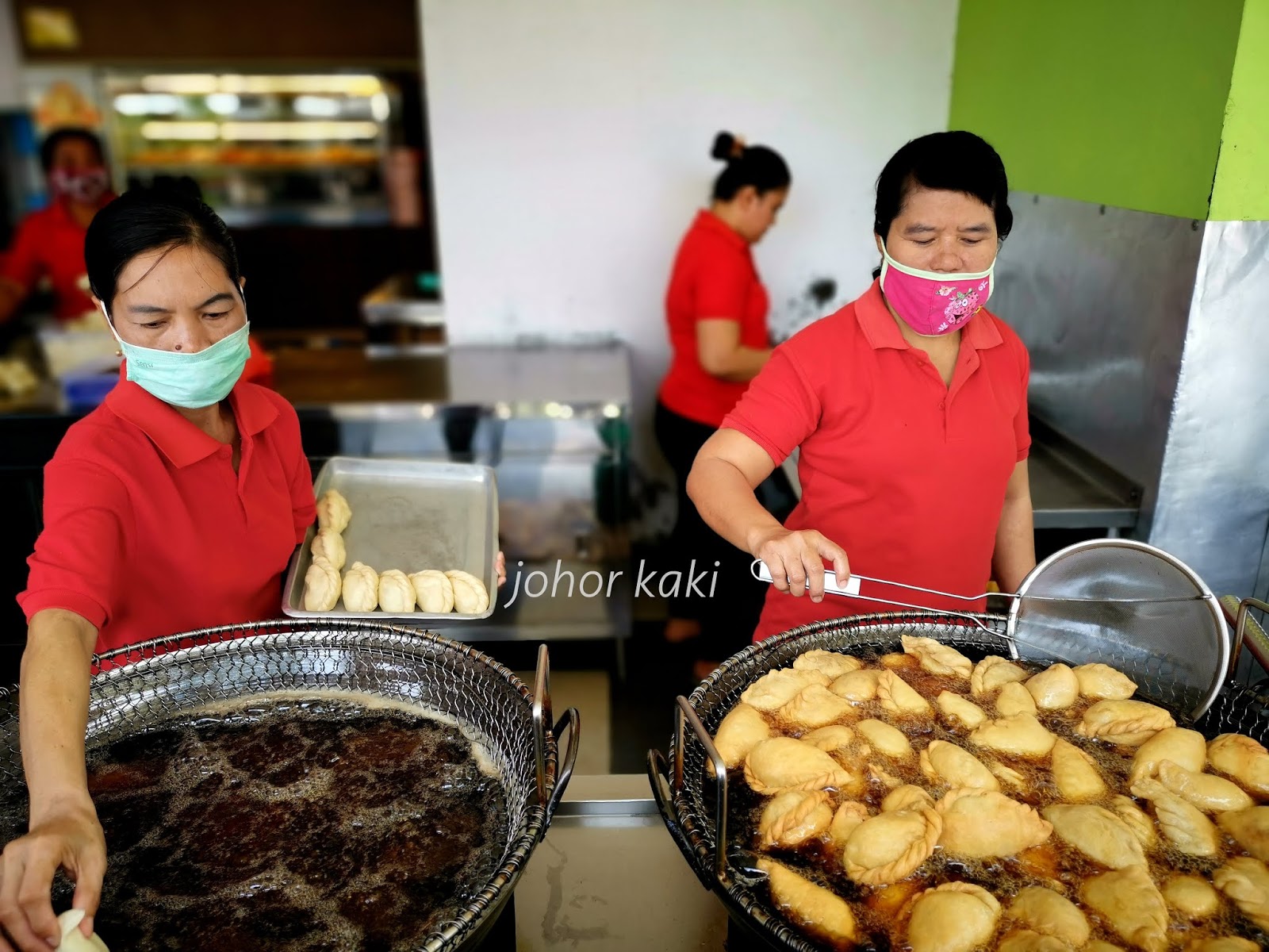 Famous Swees Epok Epok. The Best Curry Puffs in Batam |Tony Johor Kaki ...