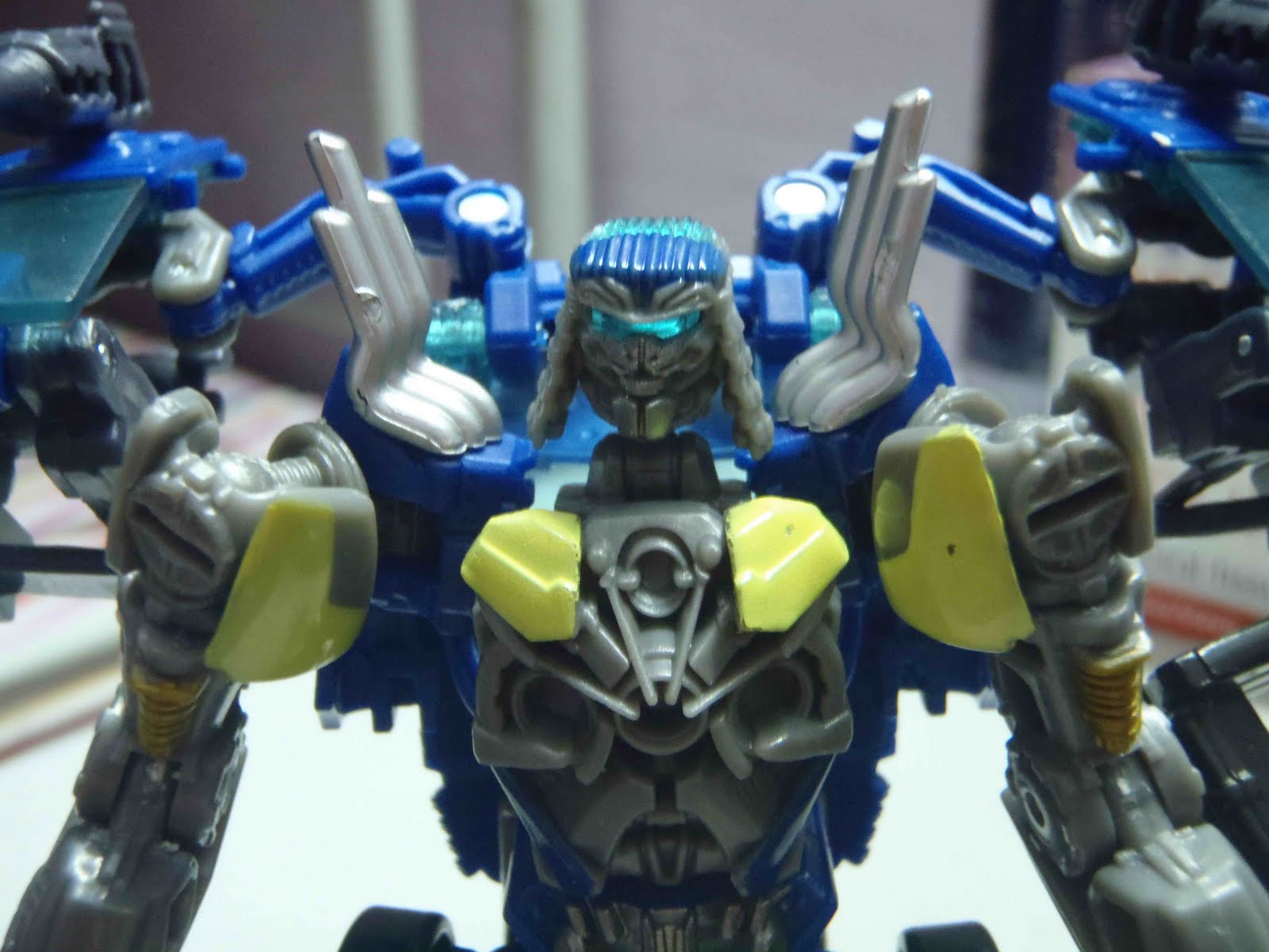 New Planet Cybertron: Transformers Review – Topspin (DOTM Deluxe-Class)