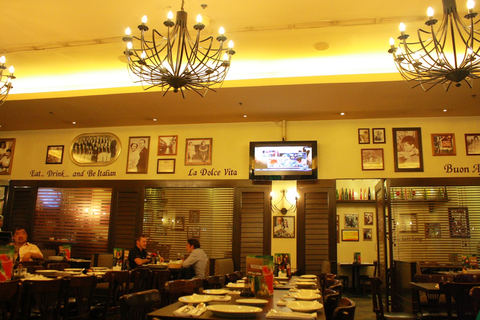 The Tasty Necessity: Italianni's Restaurant