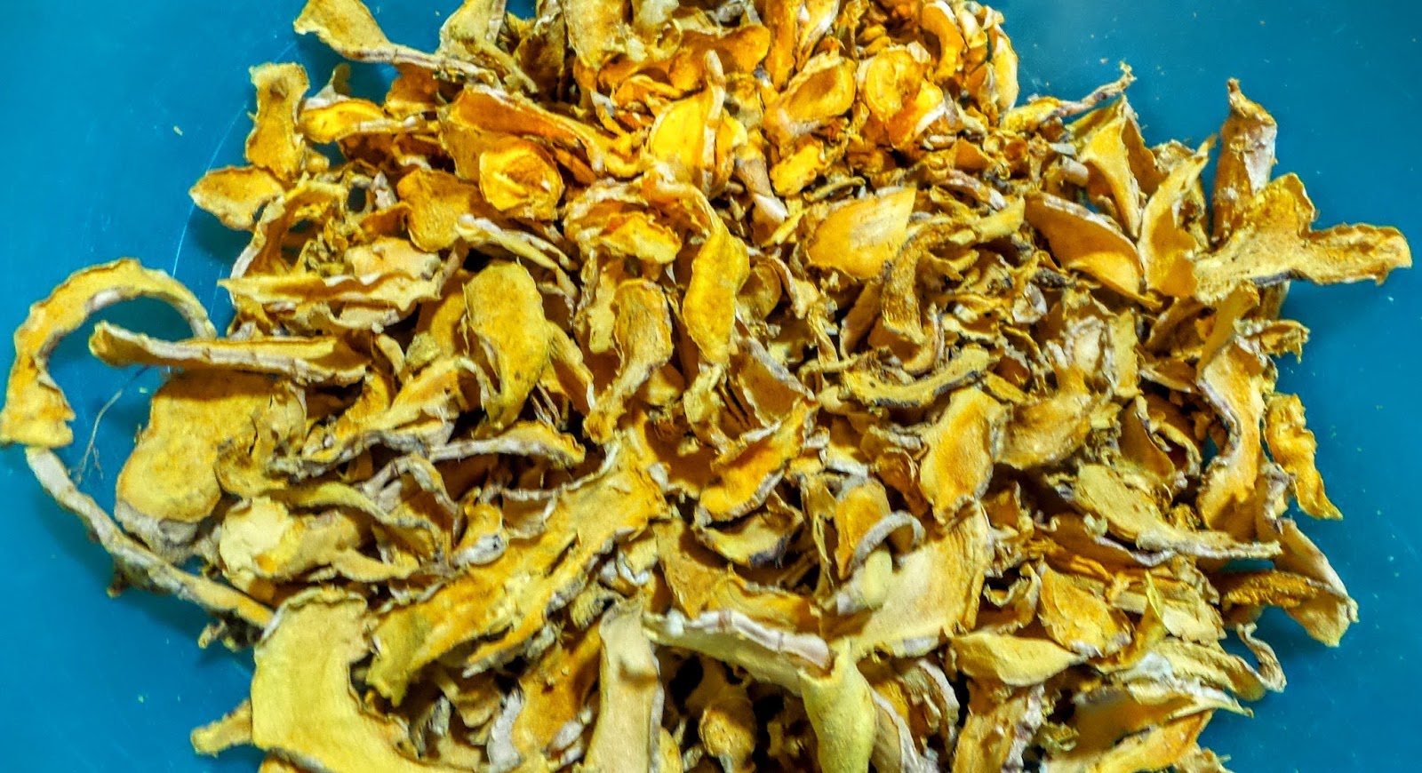 HAPPY RETIREE'S KITCHEN : Our turmeric crop is now harvested, dried and ...