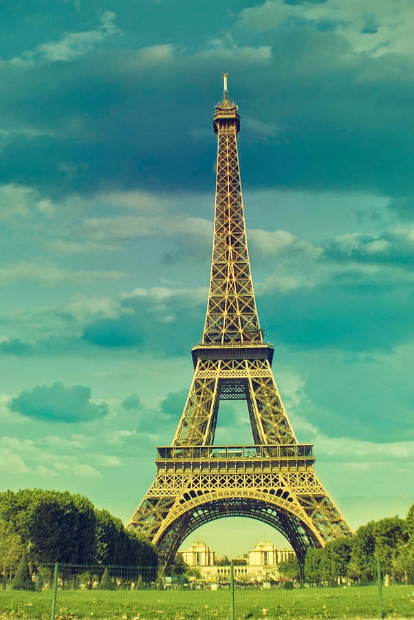 World Tourist Places: Eiffel Tower Beautiful Pictures - Top Tourist ...