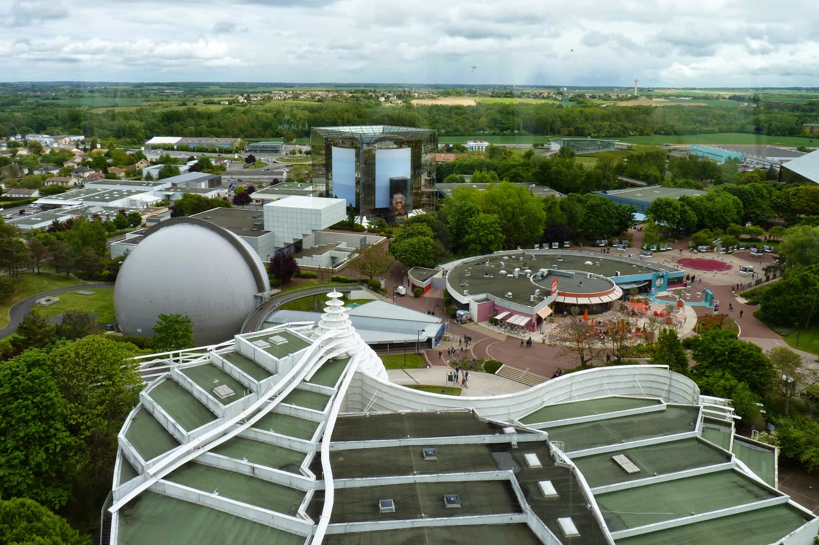 Vistas de Futuroscope desde la Gyrotour.