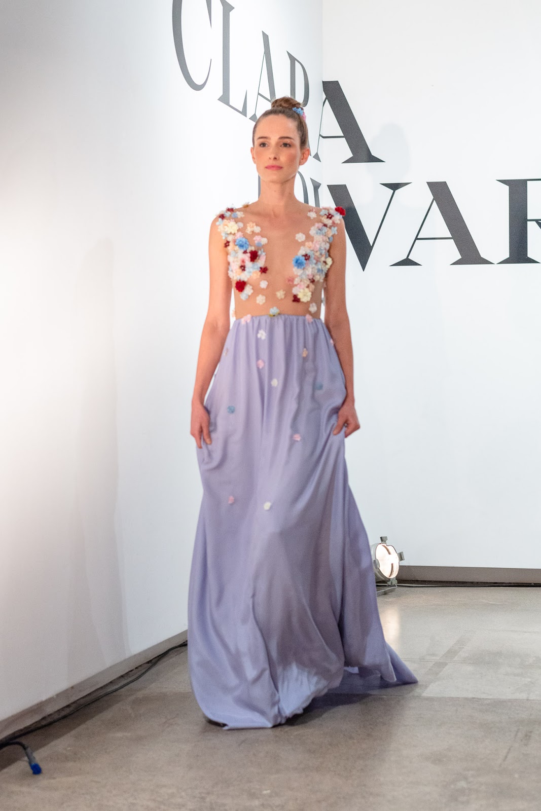 Clara Edwards presenta Memorias: vestidos de fiesta y recuerdos ...