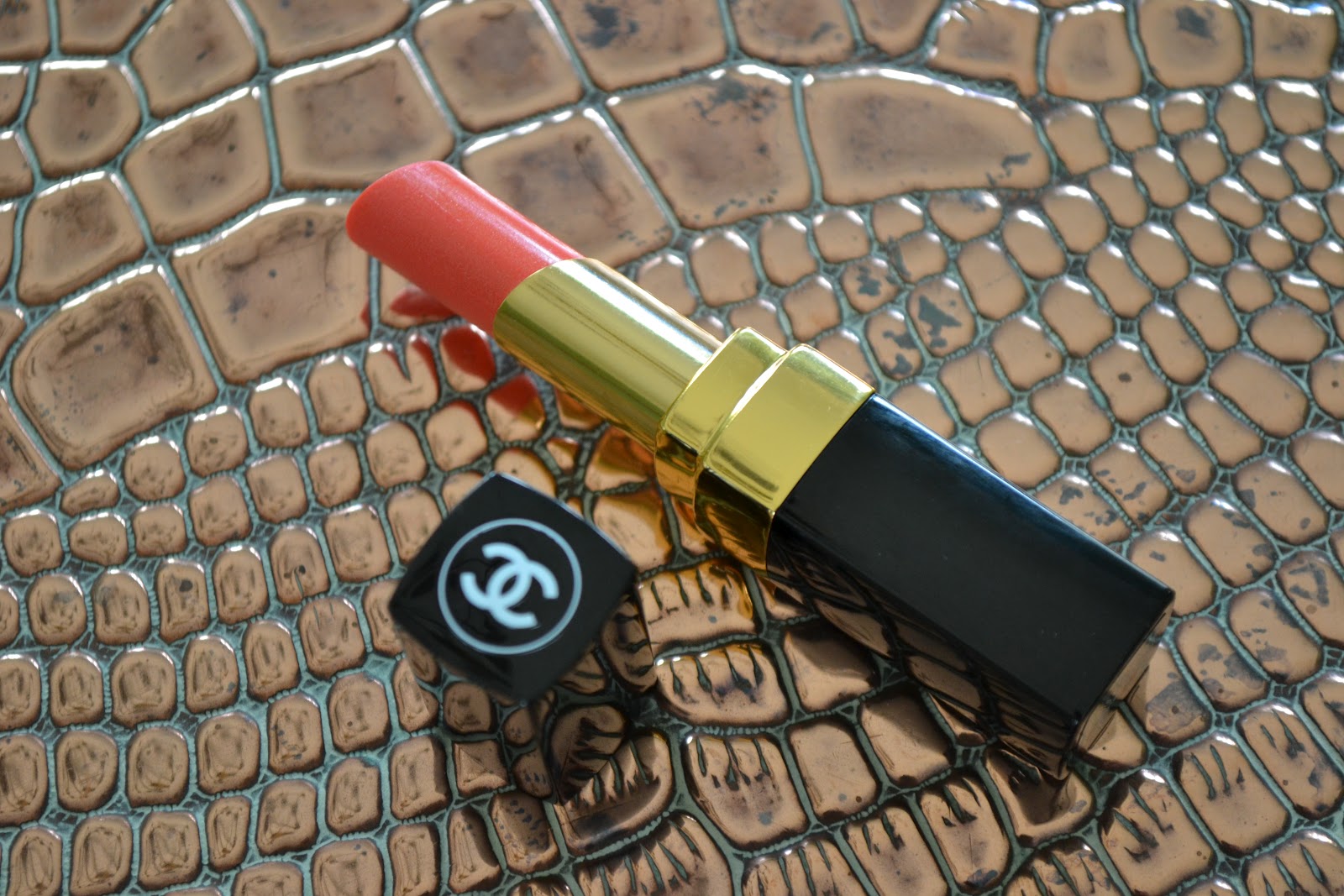 MakeUpVitamins: Chanel Rouge Coco Shine Flirt 69 Lipstick Review & Swatch