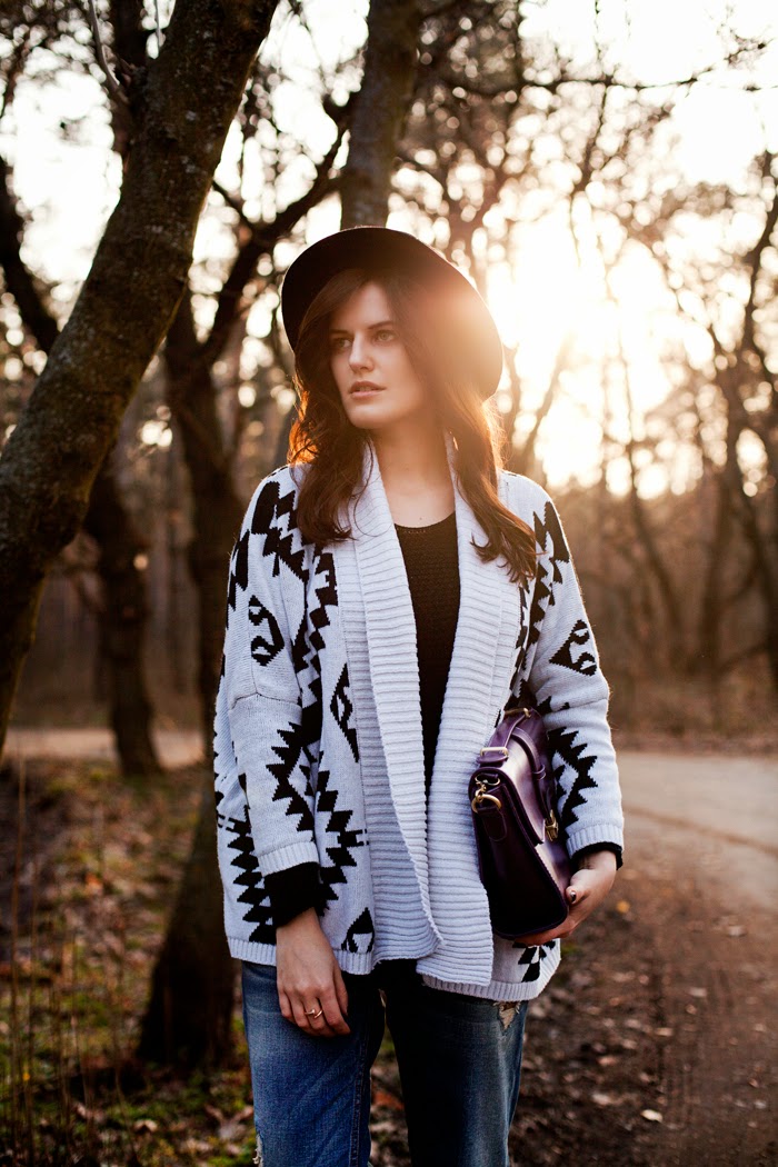 AZTEC CARDIGAN & PURPLE BAG | TIE BOW-TIE
