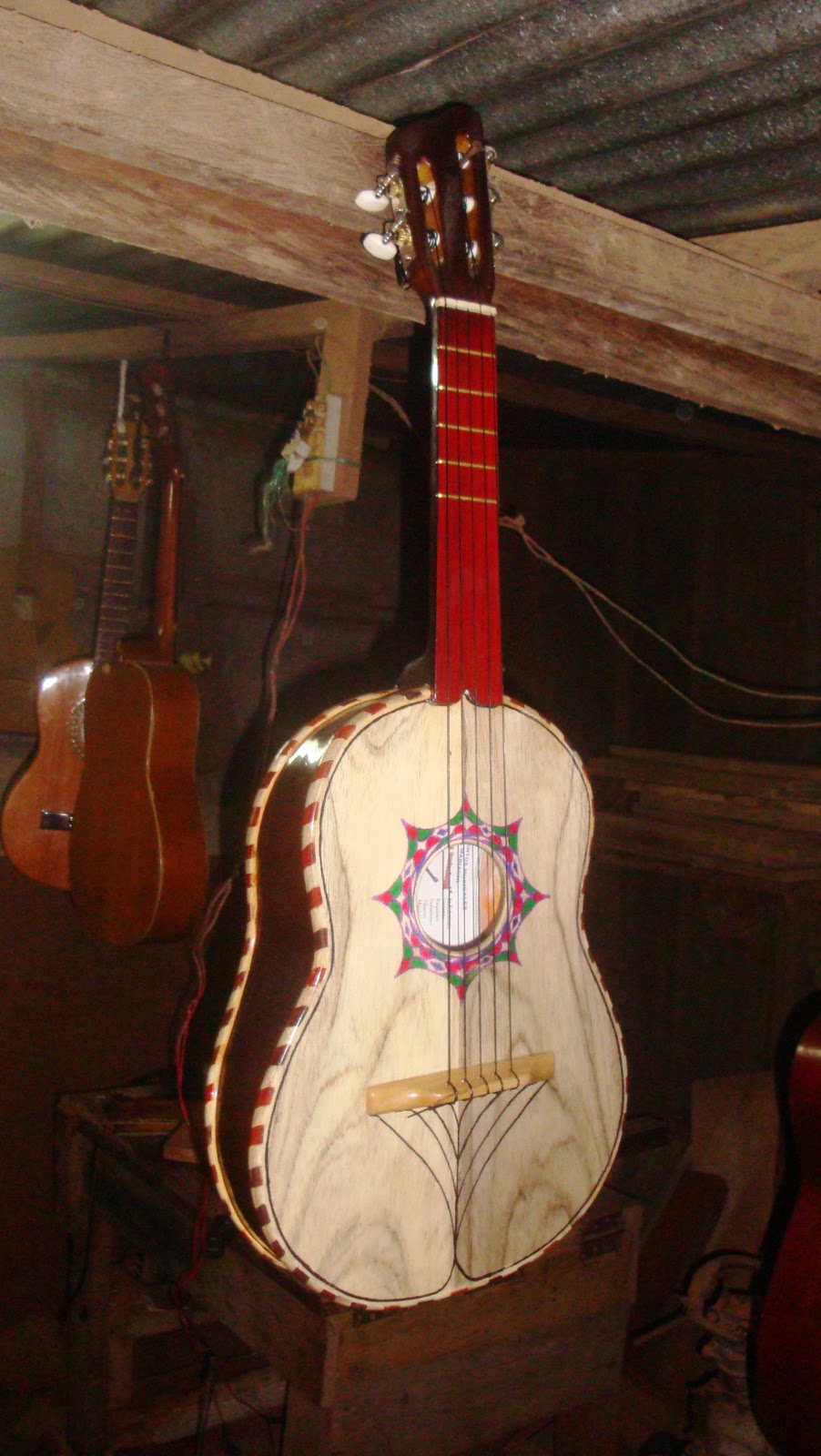 Sueños del Caribe: EL FABRICANTE DE INSTRUMENTOS MUSICALES