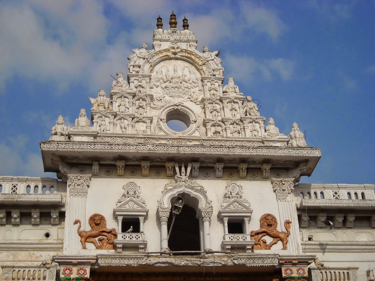 Raghu's column!: Ancient Sitaram Bagh Temple, and its overwhelming ...