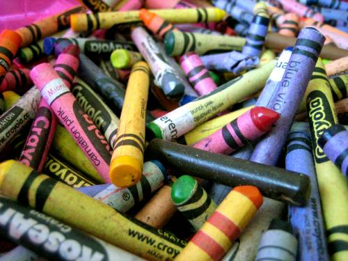 Shoeboxes on a Shoestring: SHOESTRING IDEA: Reuse Old Crayons