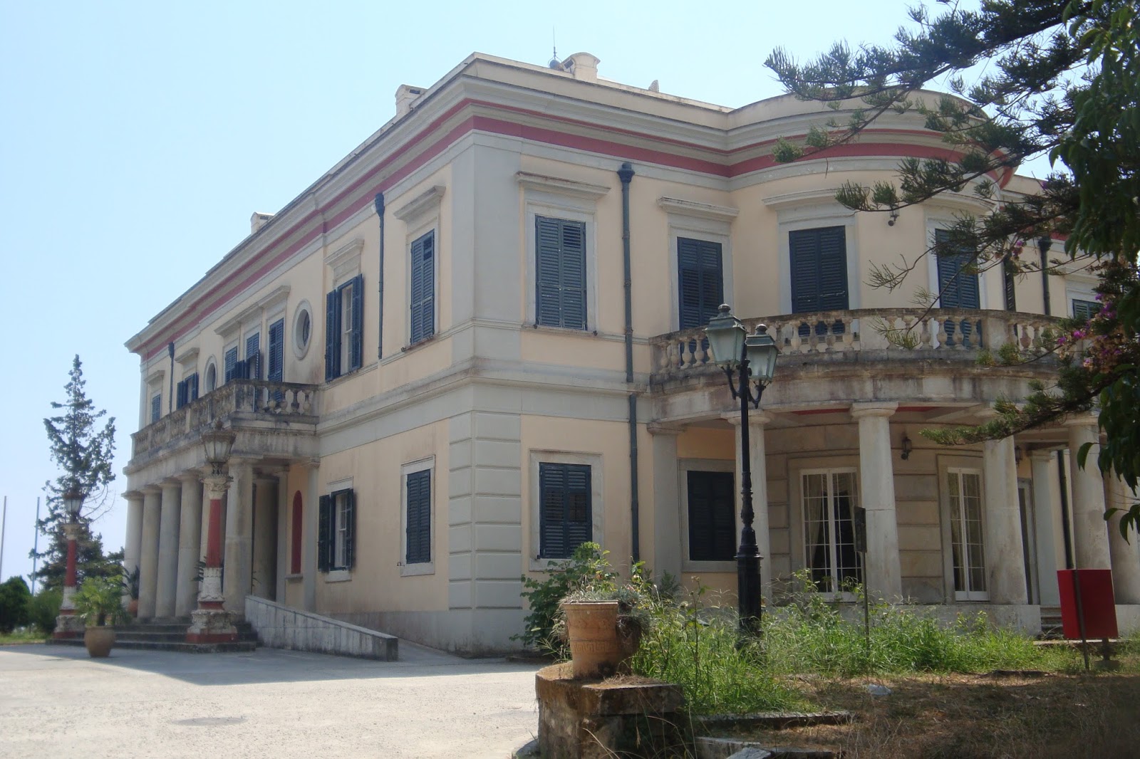Συλλέκτες ακροκεράμων.: ΝΕΟΚΛΑΣΣΙΚΑ ΚΤΙΡΙΑ ΑΠΟ ΤΗΝ ΚΕΡΚΥΡΑ