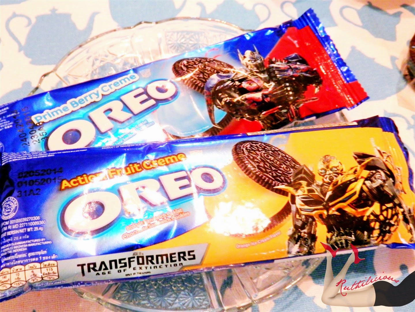 Oreo's Two New Flavors: Transformers Optimus Prime Eats Oreo