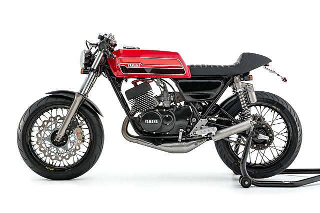 Hell Kustom : Yamaha RD400 1976 By Ellaspede