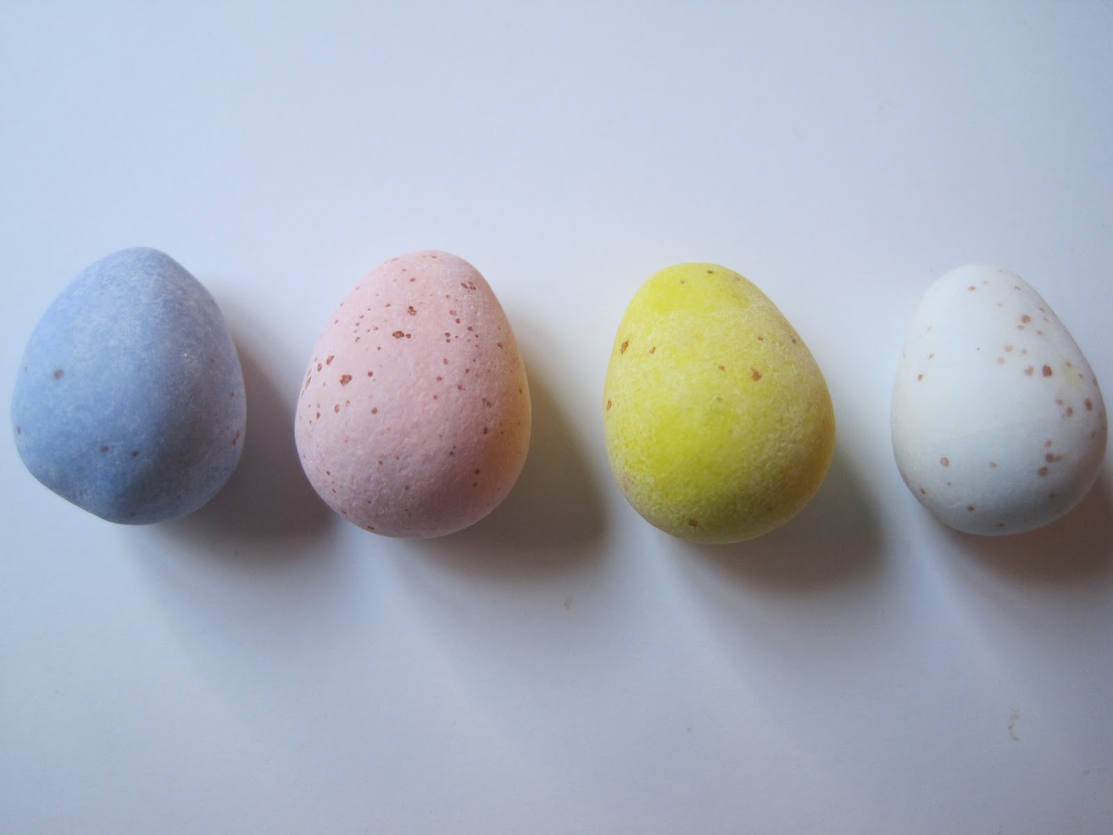 Walking The Candy Aisle: Cabury Mini Eggs review