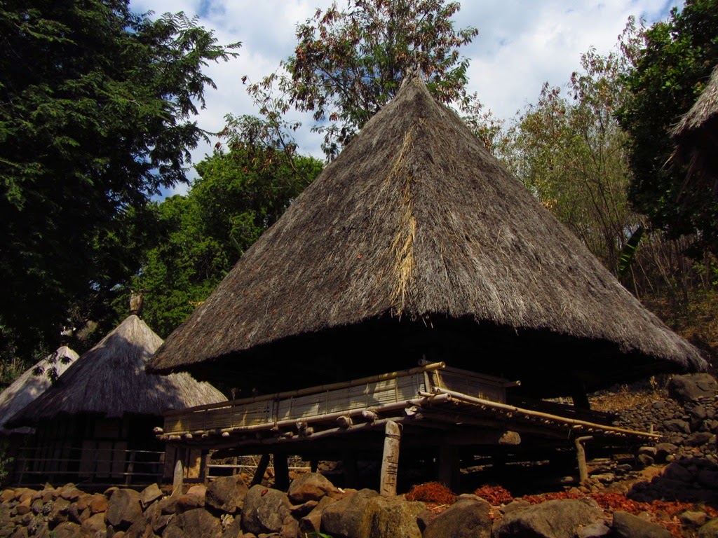 LET'S GO AROUND THE WORLD!!!: ALLURING ALOR