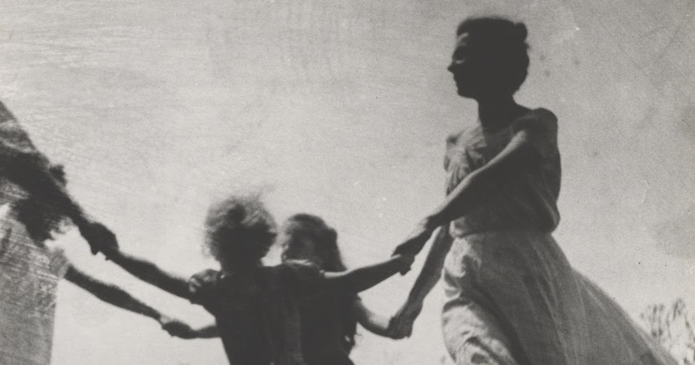 Mother and Child: Exquisitely Beautiful Vintage Photographs of a Young ...