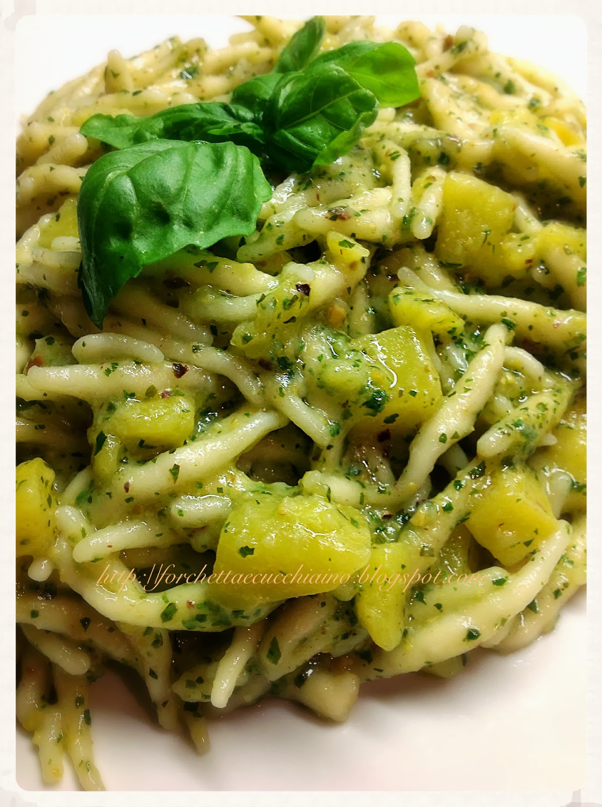 Forchetta e Cucchiaino: Trofiette profumate al pesto di basilico e ...