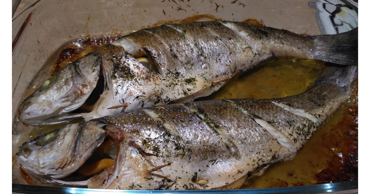 Pieczony okoń morski (labraks).