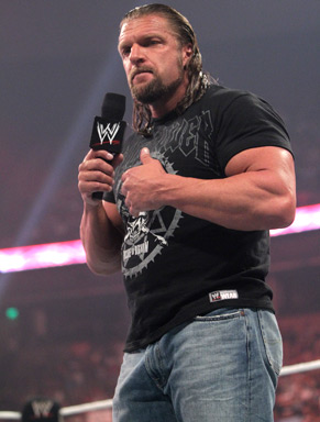 WWE In live!!!!: KEVIN NASH ATACA A TRIPLE H CON UN MAZO