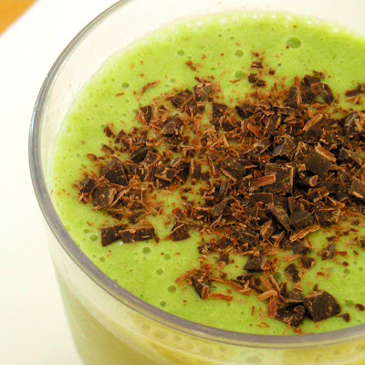CollegeBakerGirl: Mint Chocolate Chip Green Monster
