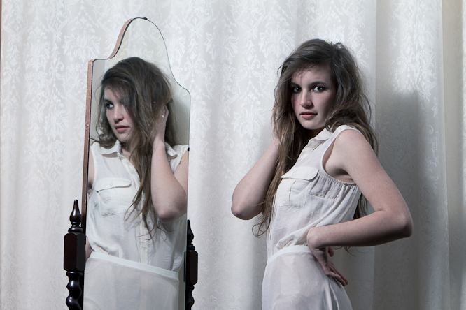 UNPRECEDENTED PICTURES: Courtney Read's Mini Model Photo Shoot