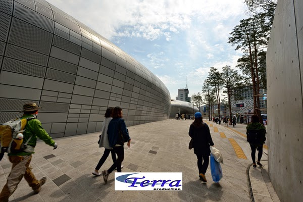 DDP (Dream, Design, Play) in Seoul / 동대문디자인플라자(Dongdaemun Design Plaza ...