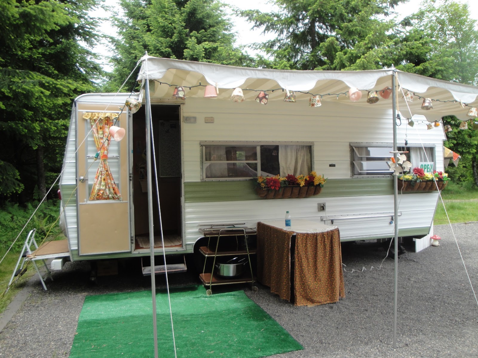 La Dee Dah, My Vintage Trailer and Other Obsessions: International ...