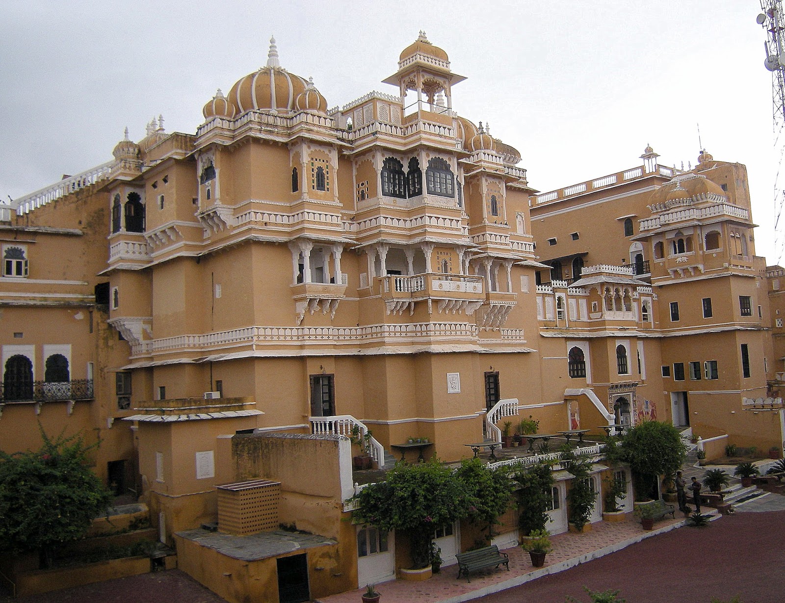 The Mathematical Tourist: Yellow Palace