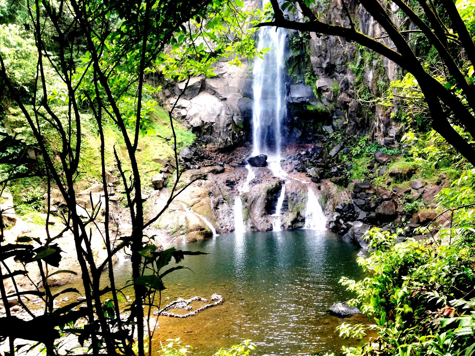 PennilessTraveler : BUNTOT PALOS FALLS, LAGUNA