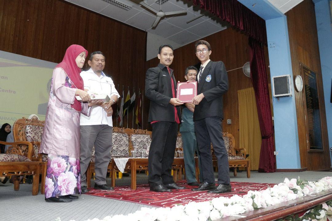 Sultan Ismail College: PENYERAHAN WATIQAH PELANTIKAN PENGAWAS ARC