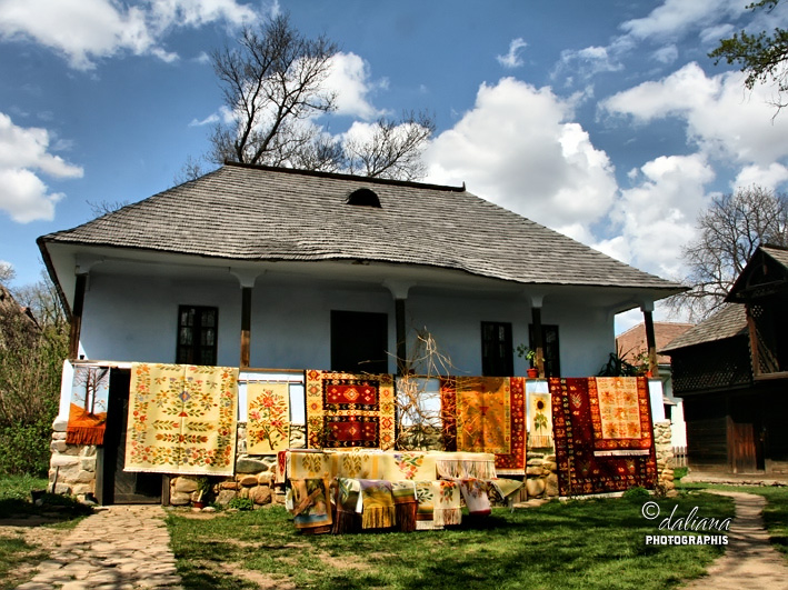 Photographis: FLORIILE - Flowers Day in VILLAGE MUSEUM