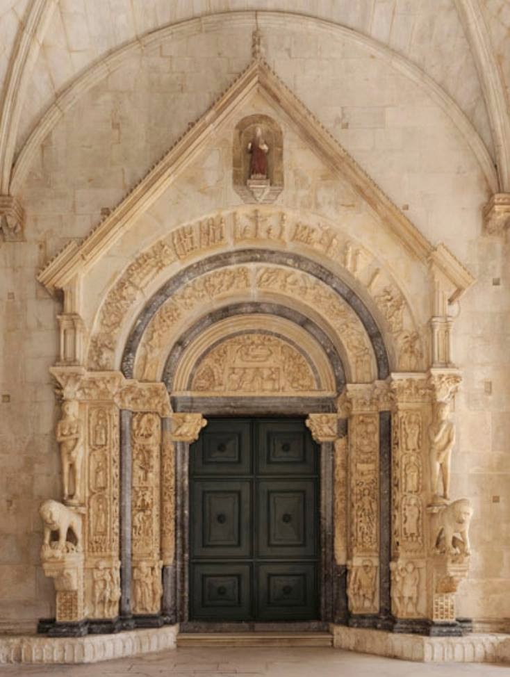TROGIR KROZ POVIJEST: RADOVANOV PORTAL