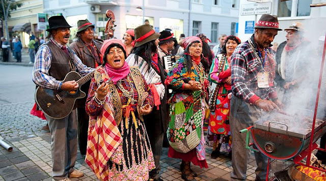 Narator Milan: PONEŠTO O CIGANIMA