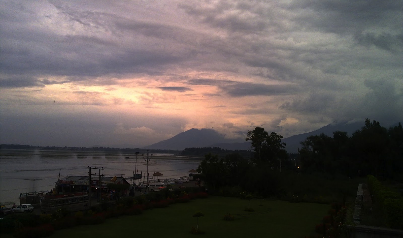 Exploring Srinagar: Nishat Bagh - Glimpse of a mughal era garden