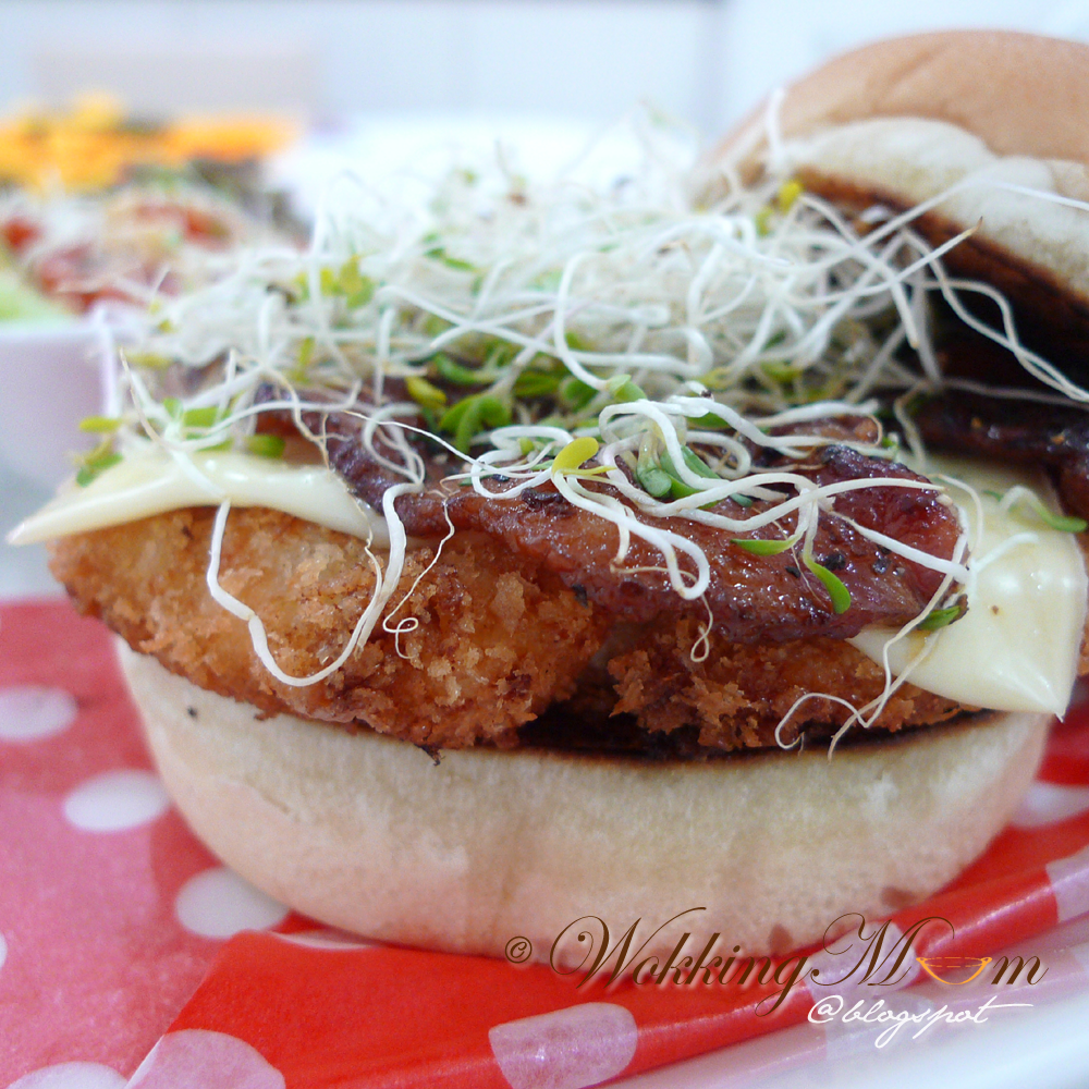 Let's get Wokking!: { Cheesy Chicken Burger } 芝士鸡肉汉堡 | Singapore Food ...