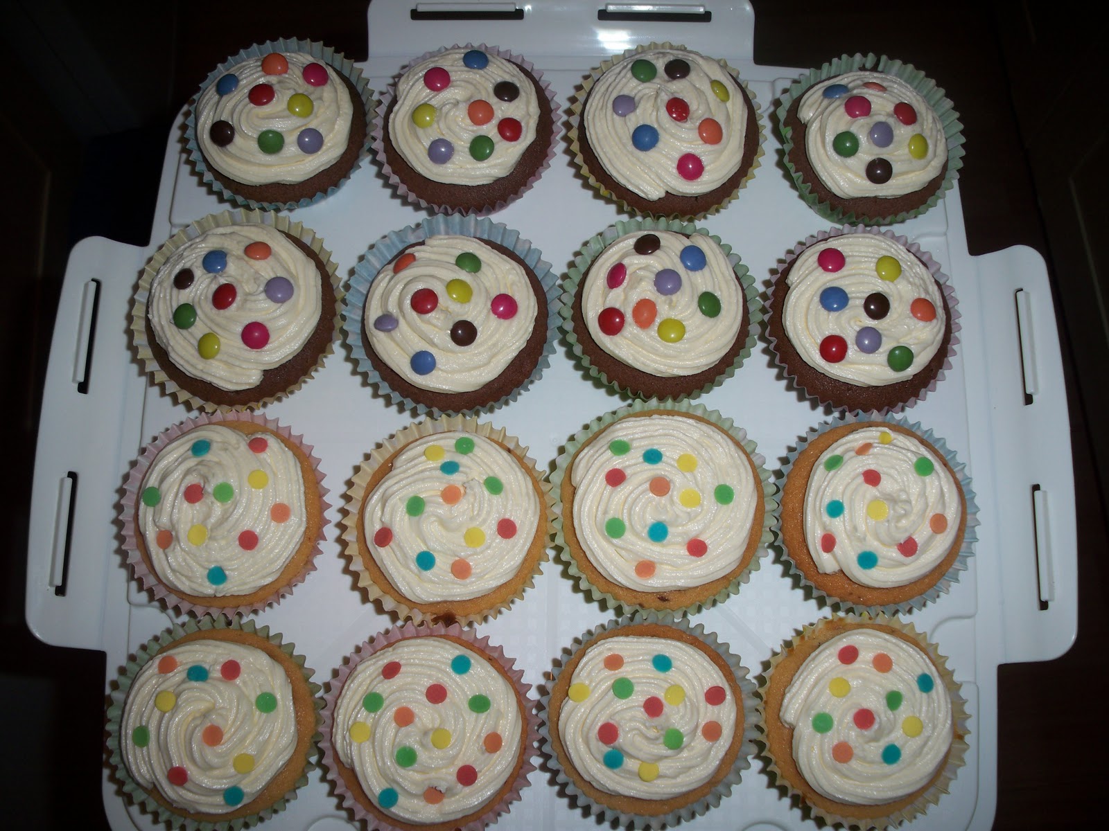 Rachel's Crafty Adventures: Children in Need spotty cupcakes