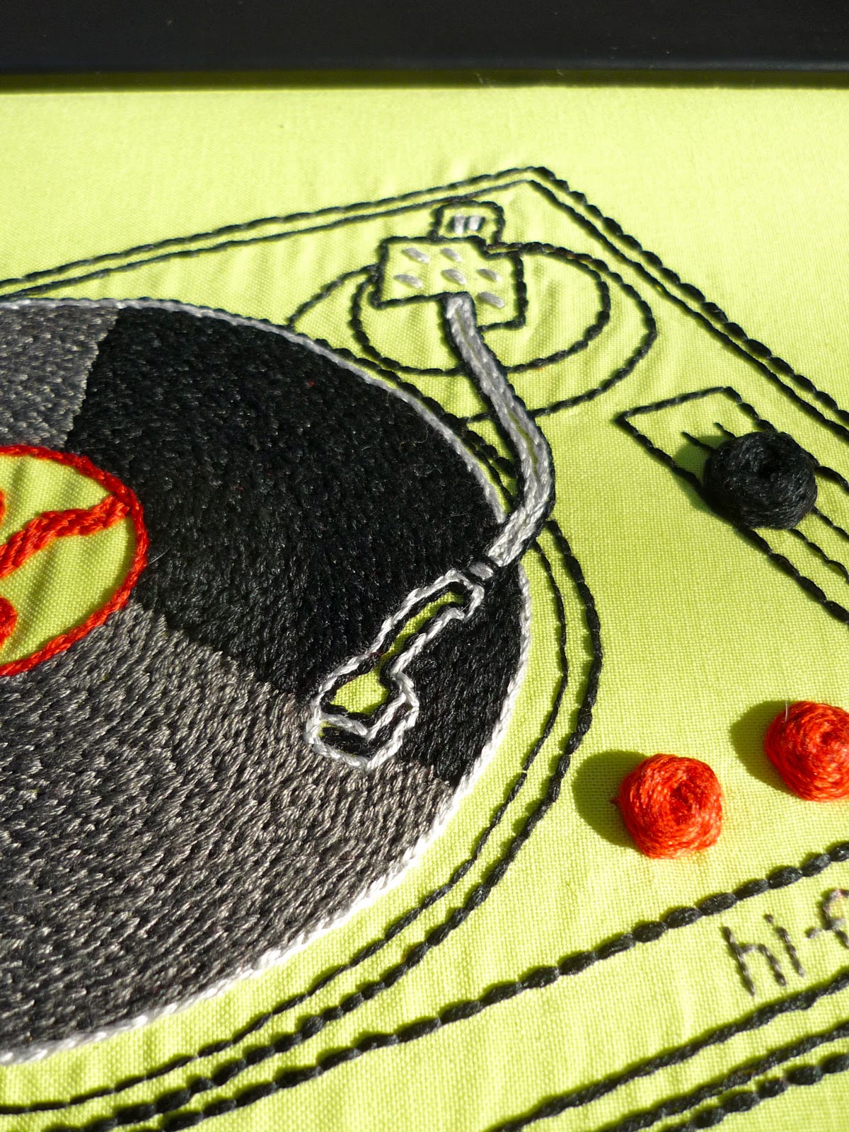 cocoaeyesthestitcher: Turntable Embroidery Lands in New Zealand!