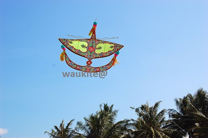 Wau & Kites: Types of Wau: Wau Bulan (Moon Kite)