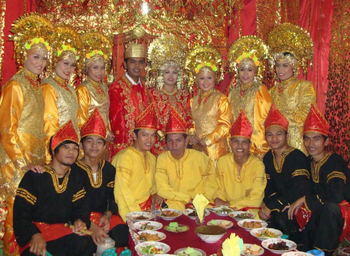 RANAH MINANG: TARI PIRING {DANCE PLATE} minangkabau,sumatera barat ...