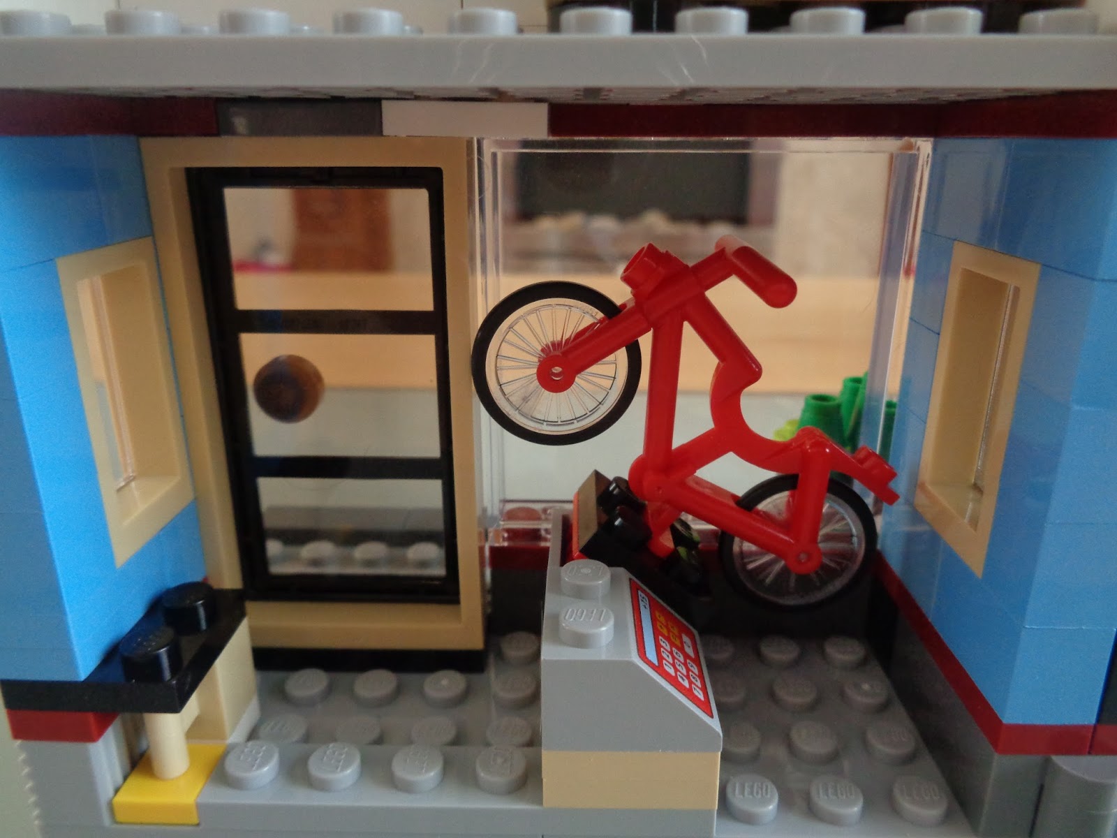 The Hobby Hole: LEGO Creator Bike Shop And Cafe