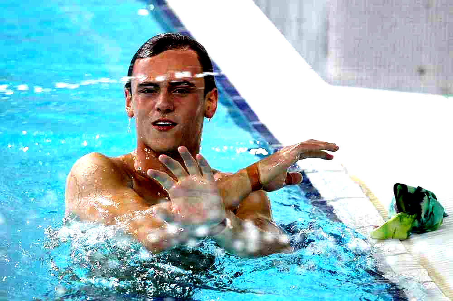 Tom Daley - Diving Superstar: Focus on Swimming