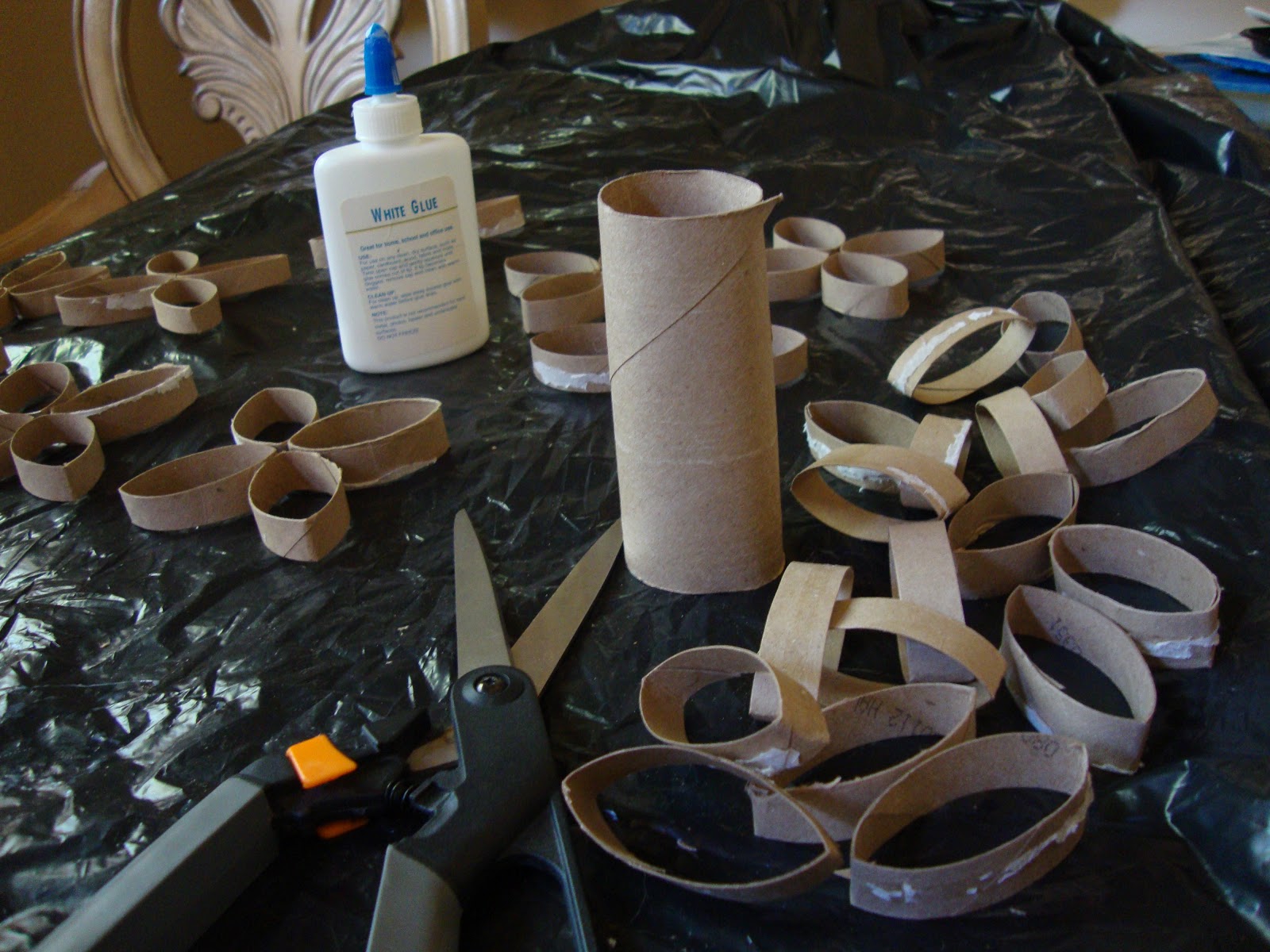 Scrollwork: Shooting Stars Streamer: a Toilet Paper Tube Tutorial